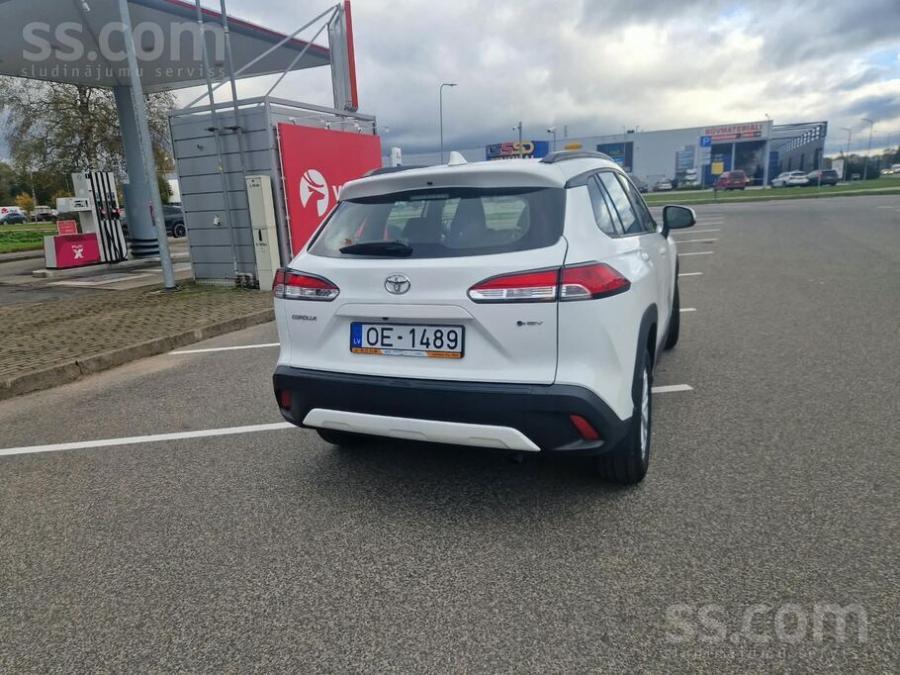 Balts Toyota Corolla Cross 2025 Rīga, ar dzinēja tilpumu 1.80 L un nobraukumu 7 tūkst. km par 27500 €, foto 6 vietnē AUTOMOTO.COM.LV