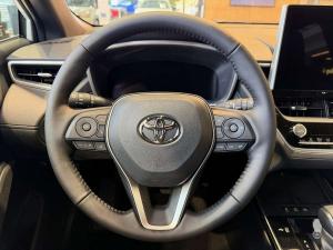 Balts Toyota Corolla Cross 2026 Šauļi, ar dzinēja tilpumu 1.80 L un nobraukumu 7 tūkst. km par 35270 €, foto 11 vietnē AUTOMOTO.COM.LV