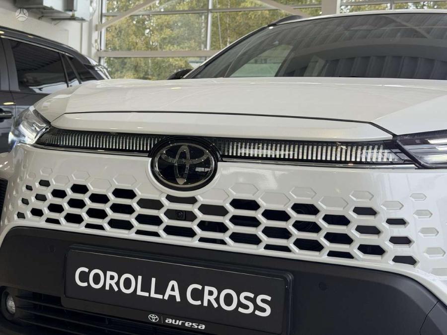 Белый Тойота Corolla Cross 2026 в Паневежис, объемом двигателя 1.99 л и пробегом 1 тыс. км за 39900 €, фото 35 на AUTOMOTO.COM.LV