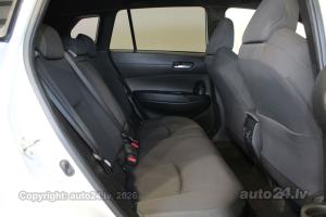 White Toyota Corolla Cross 2023 in Tallinn, with an engine capacity of 1.80 L and mileage of 102 thousand km for 25990 €, photo 8 on AUTOMOTO.COM.LV