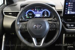 White Toyota Corolla Cross 2023 in Tallinn, with an engine capacity of 1.80 L and mileage of 102 thousand km for 25990 €, photo 13 on AUTOMOTO.COM.LV