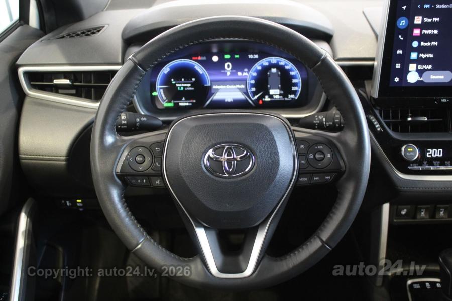 White Toyota Corolla Cross 2023 in Tallinn, with an engine capacity of 1.80 L and mileage of 102 thousand km for 25990 €, photo 13 on AUTOMOTO.COM.LV