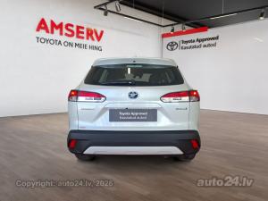 Белый Тойота Corolla Cross 2023 в Вильянди, объемом двигателя 1.80 л и пробегом 124 тыс. км за 24990 €, фото 5 на AUTOMOTO.COM.LV