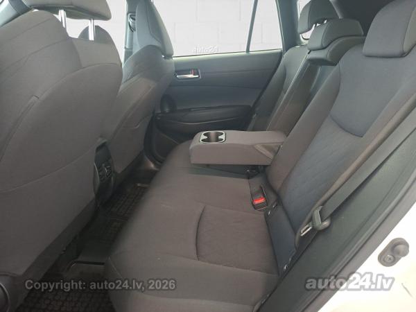 Белый Тойота Corolla Cross 2023 в Вильянди, объемом двигателя 1.80 л и пробегом 124 тыс. км за 24990 €, фото 7 на AUTOMOTO.COM.LV