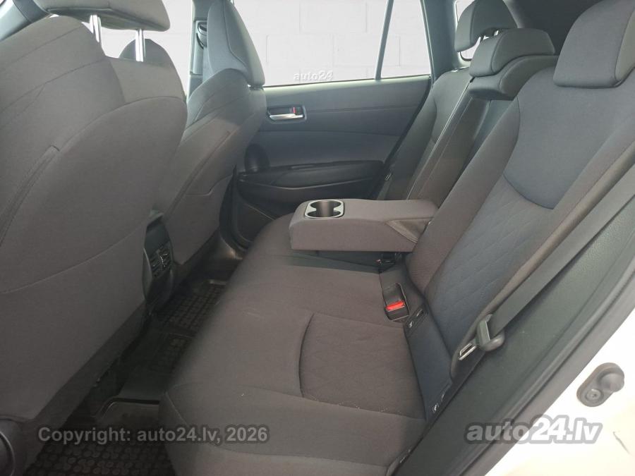 Белый Тойота Corolla Cross 2023 в Вильянди, объемом двигателя 1.80 л и пробегом 124 тыс. км за 24990 €, фото 8 на AUTOMOTO.COM.LV