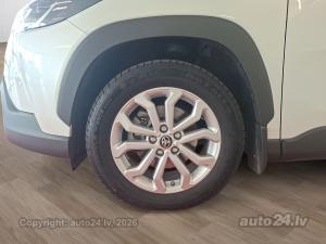 Белый Тойота Corolla Cross 2023 в Вильянди, объемом двигателя 1.80 л и пробегом 124 тыс. км за 24990 €, фото 16 на AUTOMOTO.COM.LV