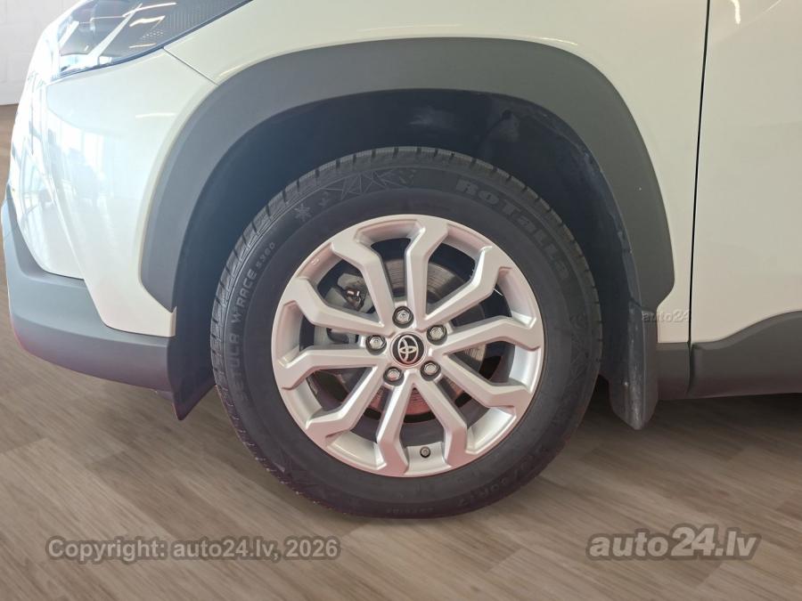 Белый Тойота Corolla Cross 2023 в Вильянди, объемом двигателя 1.80 л и пробегом 124 тыс. км за 24990 €, фото 16 на AUTOMOTO.COM.LV