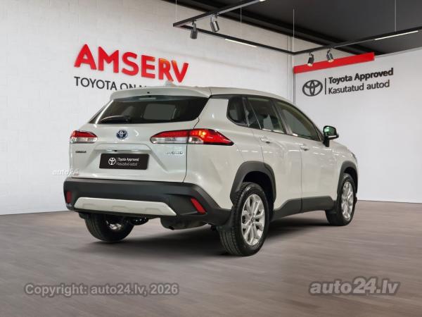 Balts Toyota Corolla Cross 2023 Tallina, ar dzinēja tilpumu 1.80 L un nobraukumu 139 tūkst. km par 24490 €, foto 2 vietnē AUTOMOTO.COM.LV