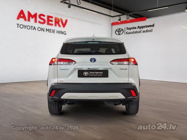 Balts Toyota Corolla Cross 2023 Tallina, ar dzinēja tilpumu 1.80 L un nobraukumu 139 tūkst. km par 24490 €, foto 4 vietnē AUTOMOTO.COM.LV