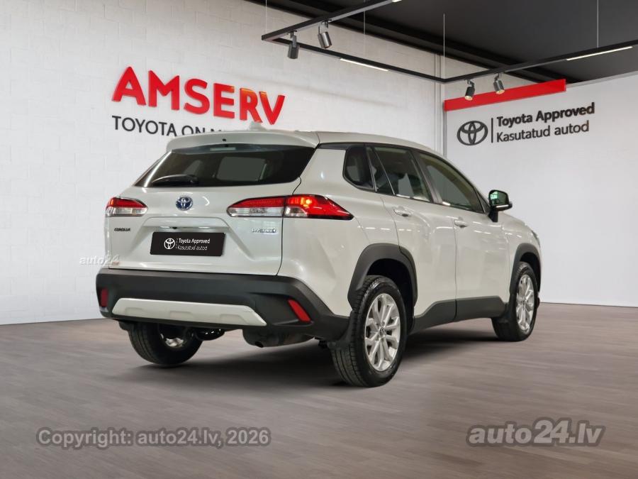 Balts Toyota Corolla Cross 2023 Tallina, ar dzinēja tilpumu 1.80 L un nobraukumu 139 tūkst. km par 24490 €, foto 3 vietnē AUTOMOTO.COM.LV