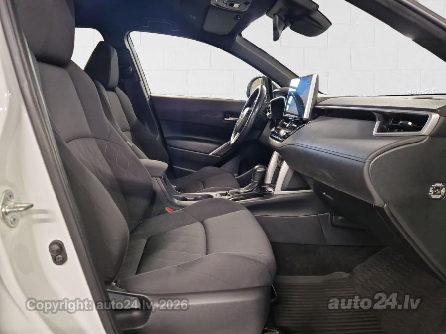 Balts Toyota Corolla Cross 2023 Tallina, ar dzinēja tilpumu 1.80 L un nobraukumu 139 tūkst. km par 24490 €, foto 7 vietnē AUTOMOTO.COM.LV