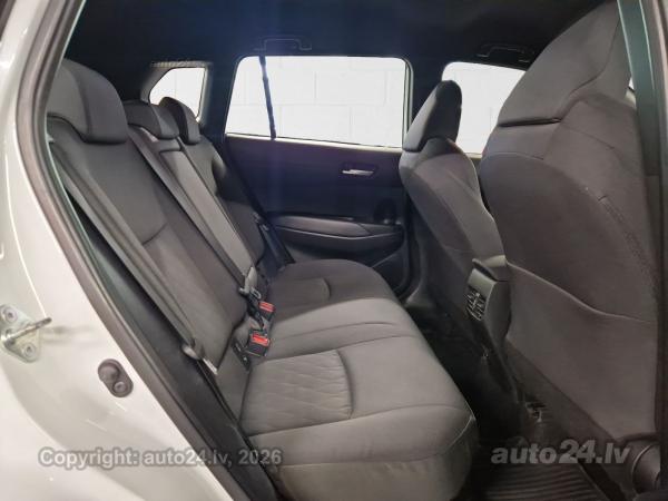 Белый Тойота Corolla Cross 2023 в Таллин, объемом двигателя 1.80 л и пробегом 139 тыс. км за 24490 €, фото 7 на AUTOMOTO.COM.LV