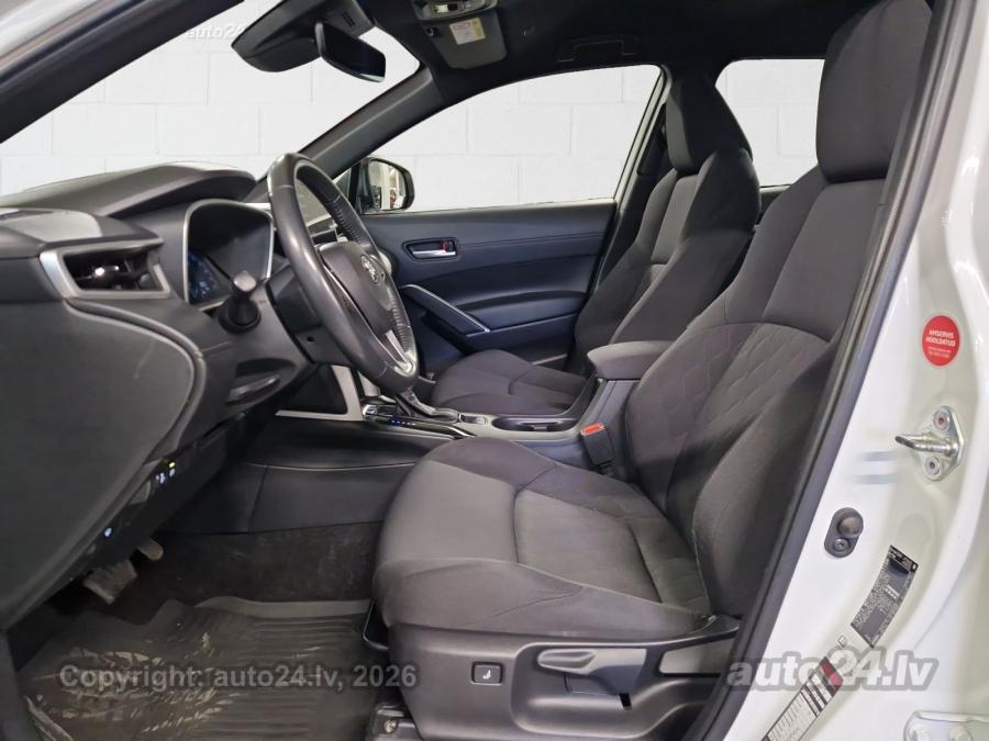 Balts Toyota Corolla Cross 2023 Tallina, ar dzinēja tilpumu 1.80 L un nobraukumu 139 tūkst. km par 24490 €, foto 12 vietnē AUTOMOTO.COM.LV