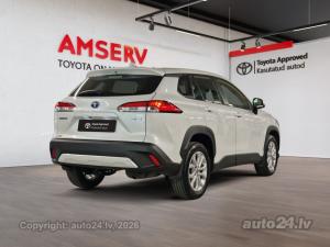 Balts Toyota Corolla Cross 2023 Tallina, ar dzinēja tilpumu 1.80 L un nobraukumu 118 tūkst. km par 24990 €, foto 3 vietnē AUTOMOTO.COM.LV