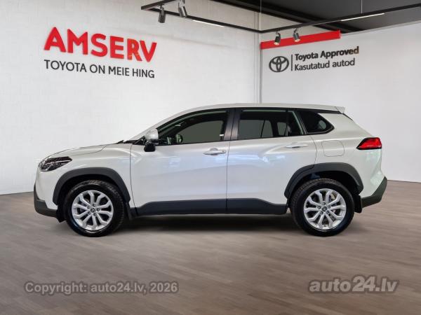 Белый Тойота Corolla Cross 2023 в Таллин, объемом двигателя 1.80 л и пробегом 118 тыс. км за 24990 €, фото 3 на AUTOMOTO.COM.LV