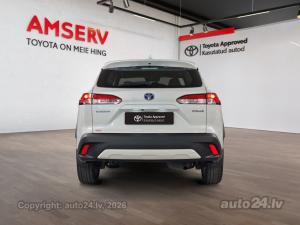 Balts Toyota Corolla Cross 2023 Tallina, ar dzinēja tilpumu 1.80 L un nobraukumu 118 tūkst. km par 24990 €, foto 5 vietnē AUTOMOTO.COM.LV