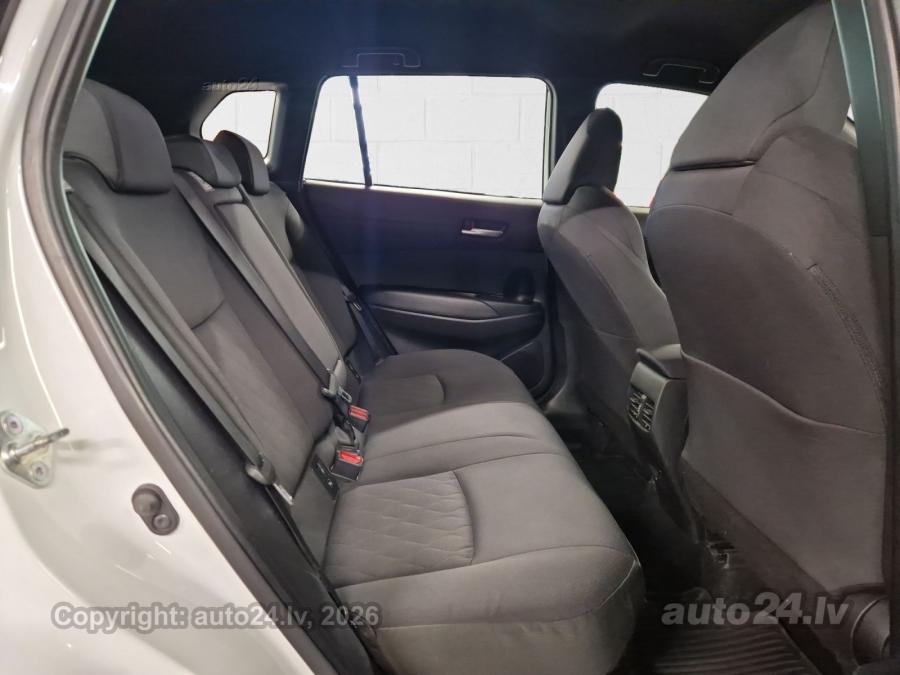 Balts Toyota Corolla Cross 2023 Tallina, ar dzinēja tilpumu 1.80 L un nobraukumu 118 tūkst. km par 24990 €, foto 8 vietnē AUTOMOTO.COM.LV
