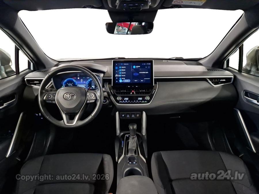Balts Toyota Corolla Cross 2023 Tallina, ar dzinēja tilpumu 1.80 L un nobraukumu 118 tūkst. km par 24990 €, foto 9 vietnē AUTOMOTO.COM.LV
