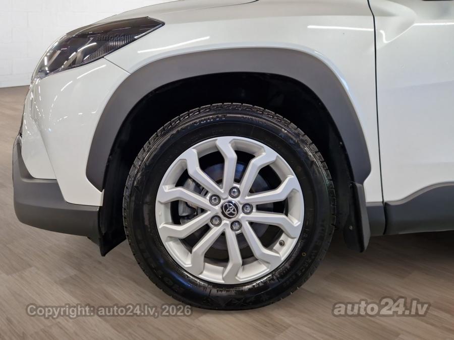Balts Toyota Corolla Cross 2023 Tallina, ar dzinēja tilpumu 1.80 L un nobraukumu 118 tūkst. km par 24990 €, foto 16 vietnē AUTOMOTO.COM.LV