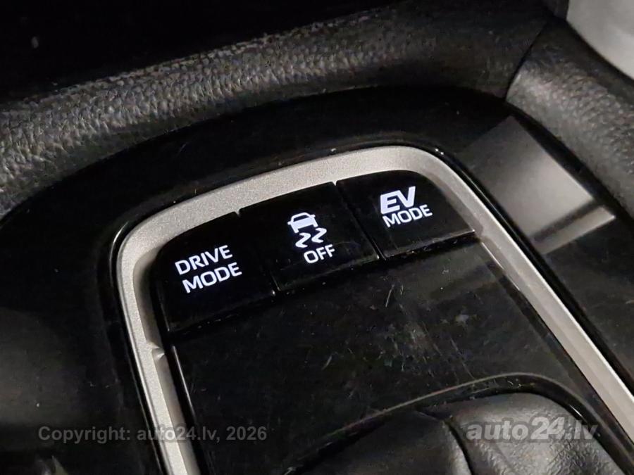 Balts Toyota Corolla Cross 2023 Tallina, ar dzinēja tilpumu 1.80 L un nobraukumu 118 tūkst. km par 24990 €, foto 18 vietnē AUTOMOTO.COM.LV