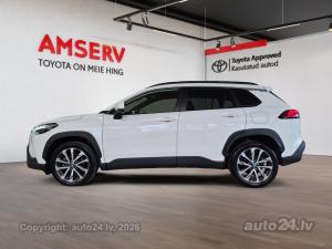 Белый Тойота Corolla Cross 2023 в Таллин, объемом двигателя 1.80 л и пробегом 91 тыс. км за 28490 €, фото 4 на AUTOMOTO.COM.LV