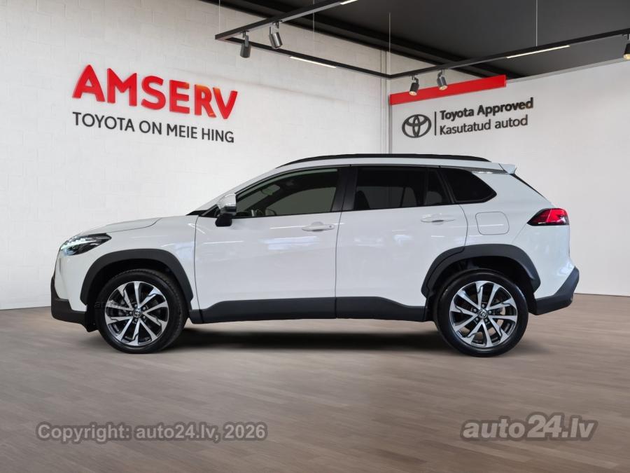 Белый Тойота Corolla Cross 2023 в Таллин, объемом двигателя 1.80 л и пробегом 91 тыс. км за 28490 €, фото 4 на AUTOMOTO.COM.LV