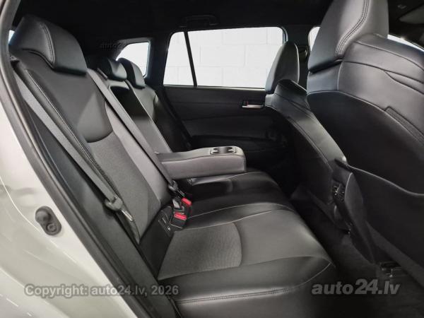 Белый Тойота Corolla Cross 2023 в Таллин, объемом двигателя 1.80 л и пробегом 91 тыс. км за 28490 €, фото 7 на AUTOMOTO.COM.LV