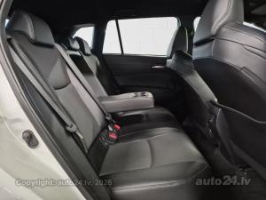 Белый Тойота Corolla Cross 2023 в Таллин, объемом двигателя 1.80 л и пробегом 91 тыс. км за 28490 €, фото 8 на AUTOMOTO.COM.LV