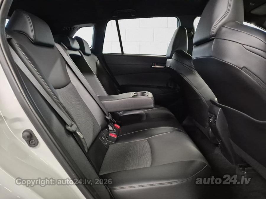 Белый Тойота Corolla Cross 2023 в Таллин, объемом двигателя 1.80 л и пробегом 91 тыс. км за 28490 €, фото 8 на AUTOMOTO.COM.LV