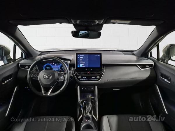 Белый Тойота Corolla Cross 2023 в Таллин, объемом двигателя 1.80 л и пробегом 91 тыс. км за 28490 €, фото 8 на AUTOMOTO.COM.LV