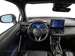 Белый Тойота Corolla Cross 2023 в Таллин, объемом двигателя 1.80 л и пробегом 91 тыс. км за 28490 €, фото 10 на AUTOMOTO.COM.LV