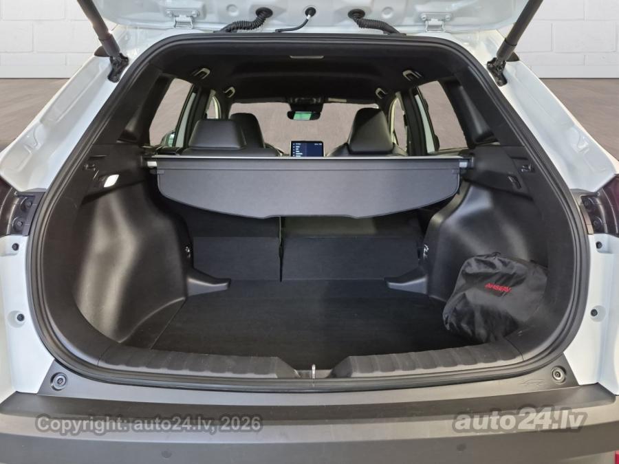 Белый Тойота Corolla Cross 2023 в Таллин, объемом двигателя 1.80 л и пробегом 91 тыс. км за 28490 €, фото 11 на AUTOMOTO.COM.LV