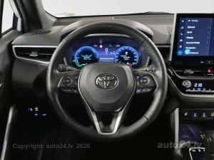 Белый Тойота Corolla Cross 2023 в Таллин, объемом двигателя 1.80 л и пробегом 91 тыс. км за 28490 €, фото 13 на AUTOMOTO.COM.LV