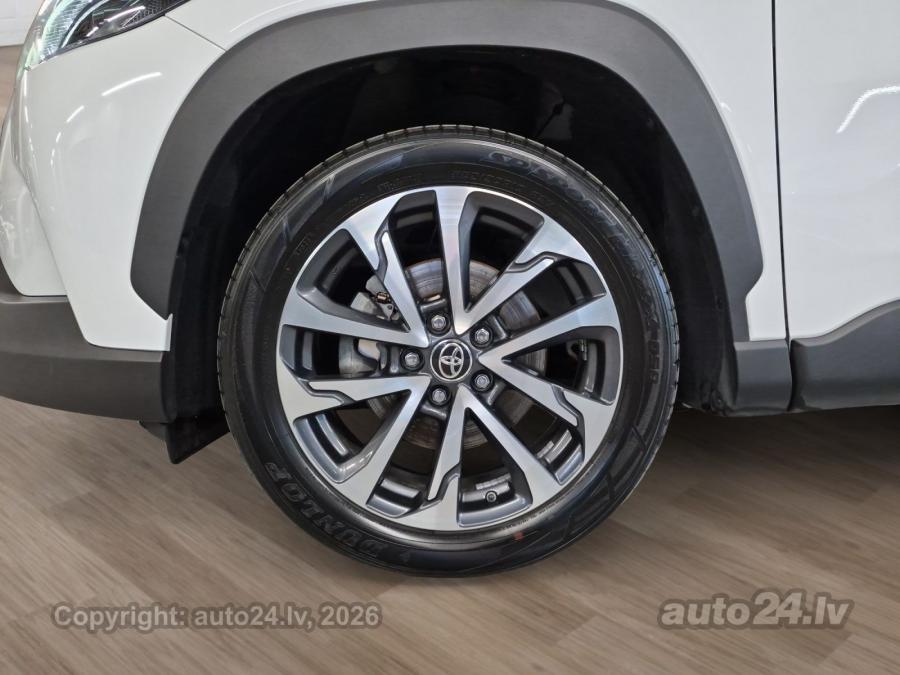 Белый Тойота Corolla Cross 2023 в Таллин, объемом двигателя 1.80 л и пробегом 91 тыс. км за 28490 €, фото 16 на AUTOMOTO.COM.LV