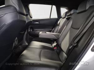 Белый Тойота Corolla Cross 2023 в Таллин, объемом двигателя 1.80 л и пробегом 91 тыс. км за 28490 €, фото 18 на AUTOMOTO.COM.LV