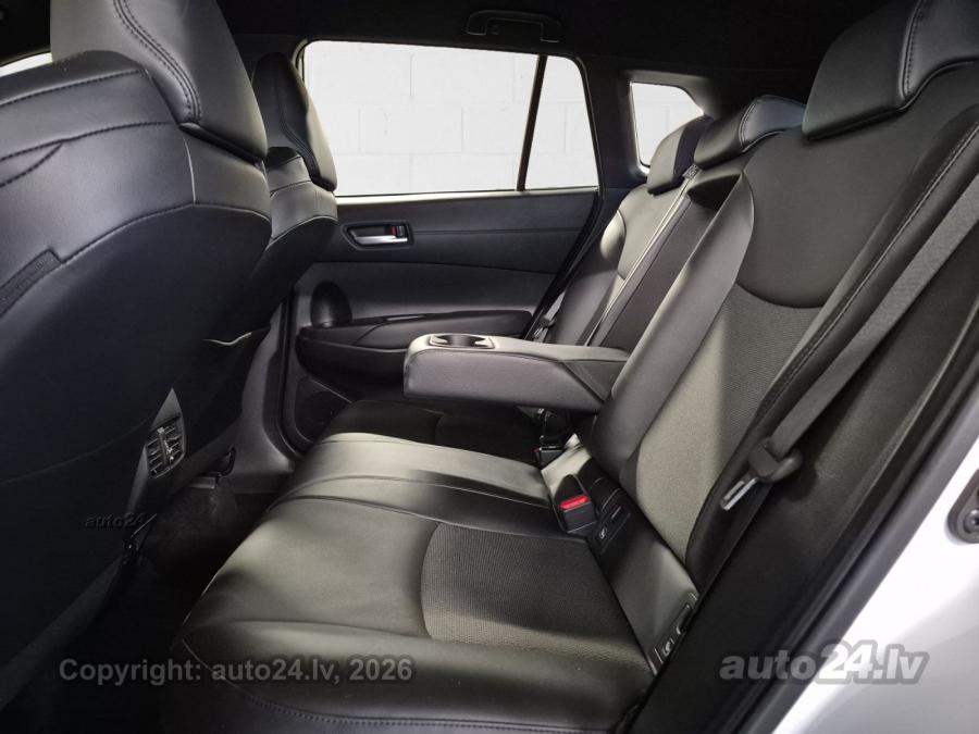 Белый Тойота Corolla Cross 2023 в Таллин, объемом двигателя 1.80 л и пробегом 91 тыс. км за 28490 €, фото 18 на AUTOMOTO.COM.LV
