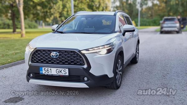 Balts Toyota Corolla Cross 2023 Tallina, ar dzinēja tilpumu 1.80 L un nobraukumu 29 tūkst. km par 27800 €, foto 1 vietnē AUTOMOTO.COM.LV