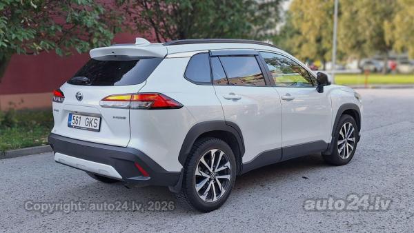 Balts Toyota Corolla Cross 2023 Tallina, ar dzinēja tilpumu 1.80 L un nobraukumu 29 tūkst. km par 27800 €, foto 3 vietnē AUTOMOTO.COM.LV
