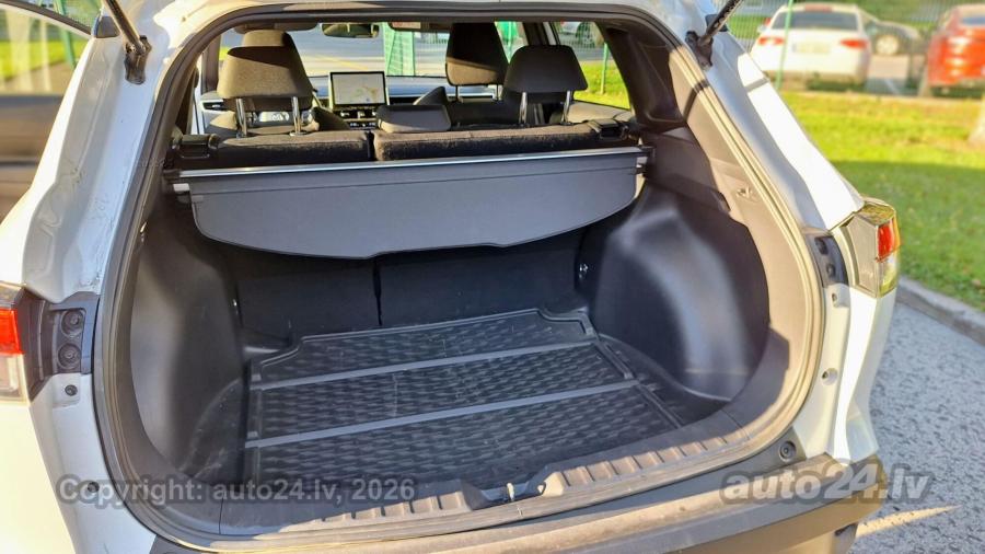 Balts Toyota Corolla Cross 2023 Tallina, ar dzinēja tilpumu 1.80 L un nobraukumu 29 tūkst. km par 27800 €, foto 9 vietnē AUTOMOTO.COM.LV