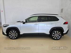 Balts Toyota Corolla Cross 2023 Rakvere, ar dzinēja tilpumu 1.80 L un nobraukumu 34 tūkst. km par 28990 €, foto 4 vietnē AUTOMOTO.COM.LV
