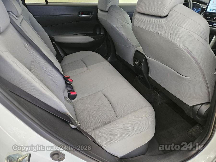 Balts Toyota Corolla Cross 2023 Rakvere, ar dzinēja tilpumu 1.80 L un nobraukumu 34 tūkst. km par 28990 €, foto 7 vietnē AUTOMOTO.COM.LV