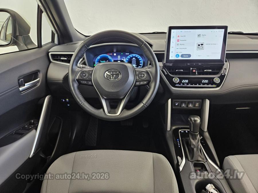 Balts Toyota Corolla Cross 2023 Rakvere, ar dzinēja tilpumu 1.80 L un nobraukumu 34 tūkst. km par 28990 €, foto 8 vietnē AUTOMOTO.COM.LV