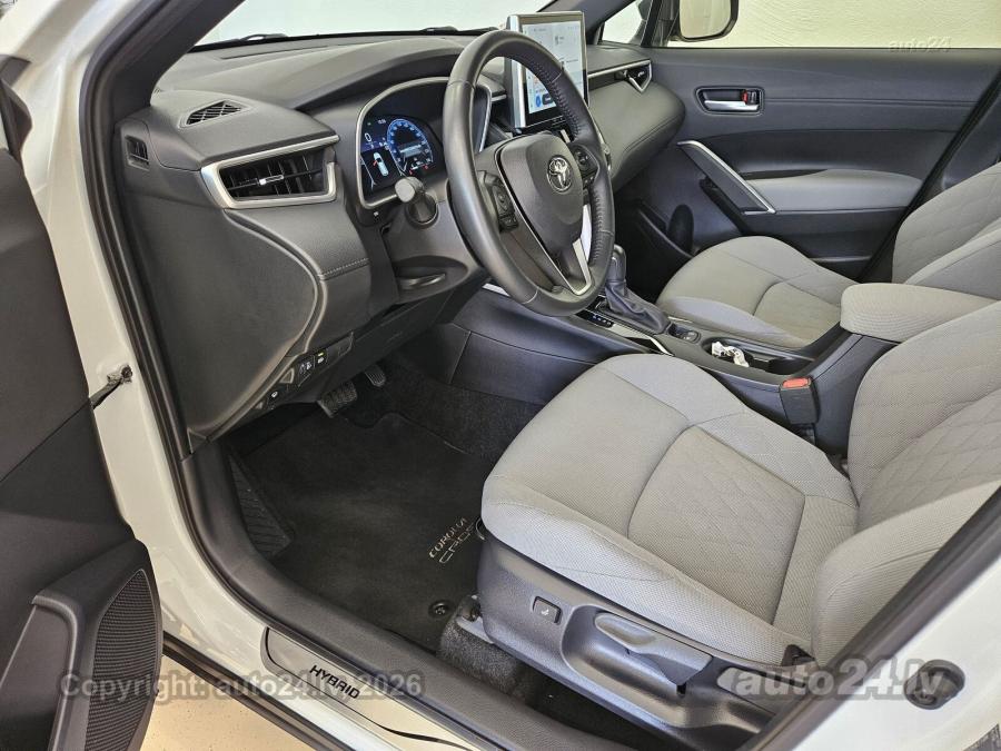 Balts Toyota Corolla Cross 2023 Rakvere, ar dzinēja tilpumu 1.80 L un nobraukumu 34 tūkst. km par 28990 €, foto 11 vietnē AUTOMOTO.COM.LV
