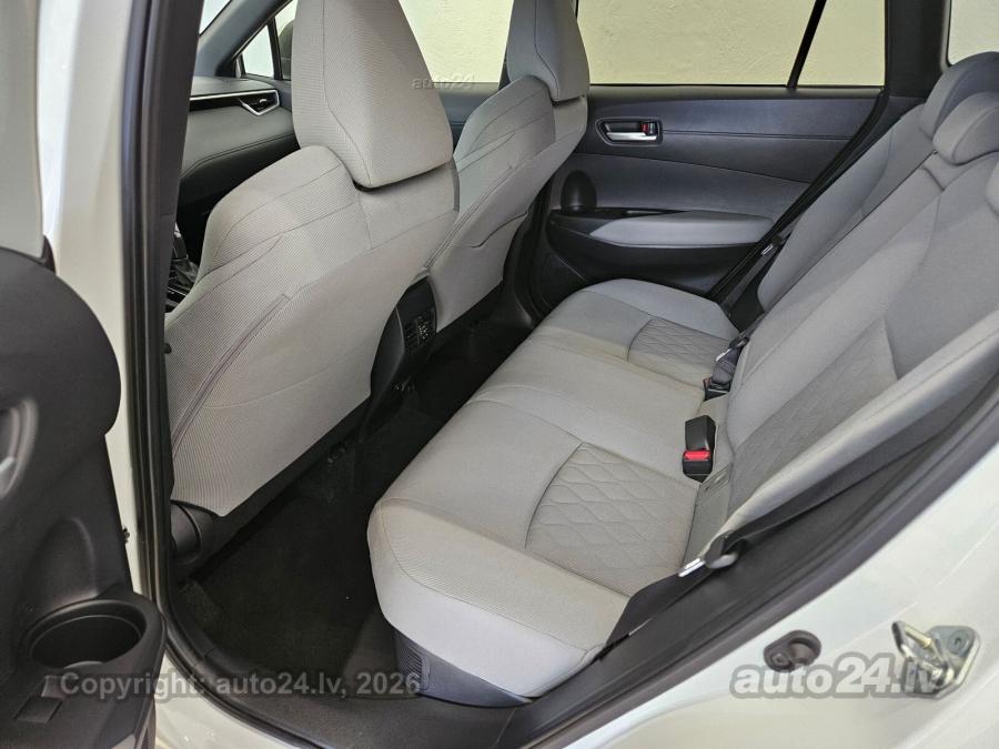 Balts Toyota Corolla Cross 2023 Rakvere, ar dzinēja tilpumu 1.80 L un nobraukumu 34 tūkst. km par 28990 €, foto 12 vietnē AUTOMOTO.COM.LV
