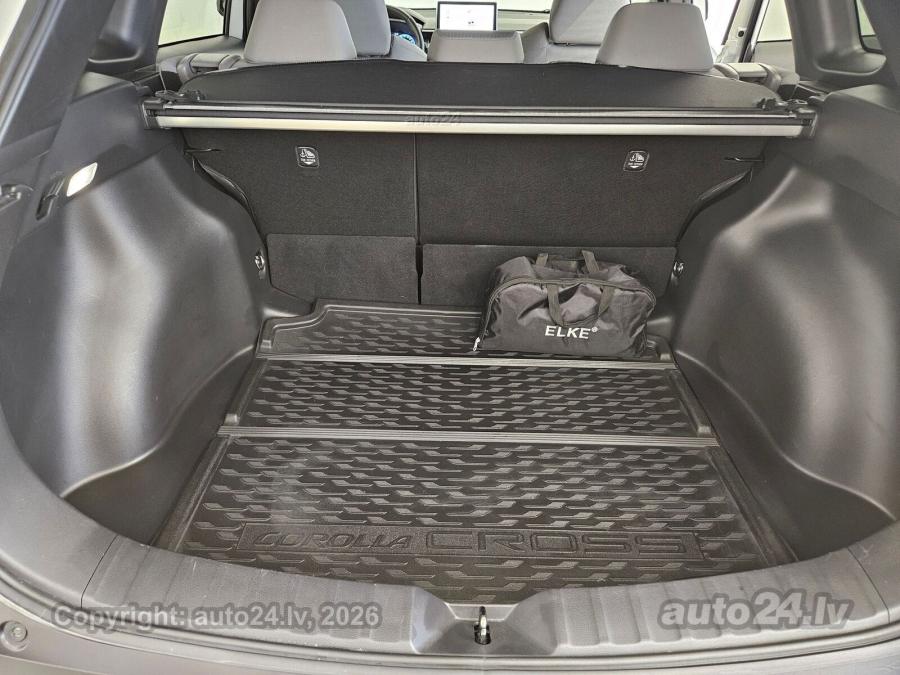 Balts Toyota Corolla Cross 2023 Rakvere, ar dzinēja tilpumu 1.80 L un nobraukumu 34 tūkst. km par 28990 €, foto 13 vietnē AUTOMOTO.COM.LV