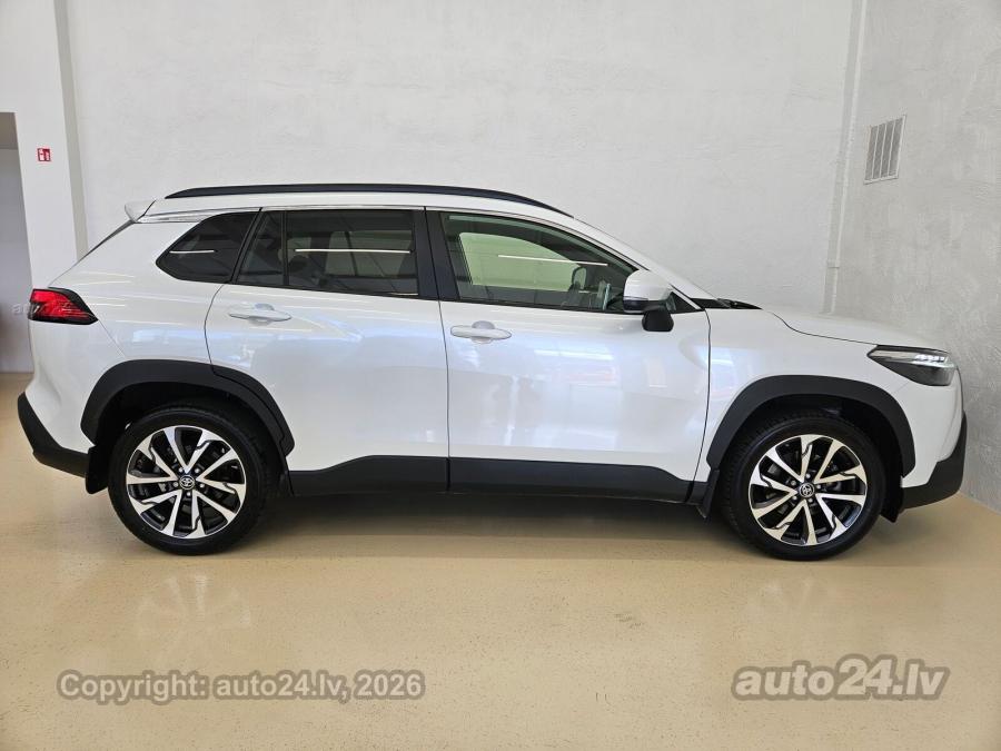Balts Toyota Corolla Cross 2023 Rakvere, ar dzinēja tilpumu 1.80 L un nobraukumu 34 tūkst. km par 28990 €, foto 16 vietnē AUTOMOTO.COM.LV