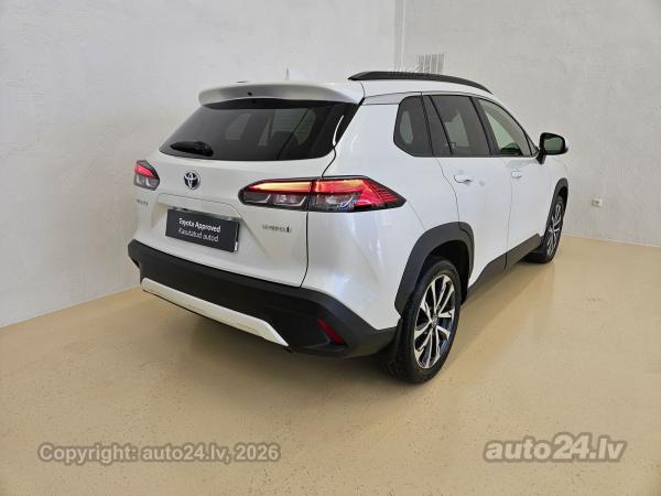 Белый Тойота Corolla Cross 2023 в Раквере, объемом двигателя 1.80 л и пробегом 34 тыс. км за 28990 €, фото 3 на AUTOMOTO.COM.LV
