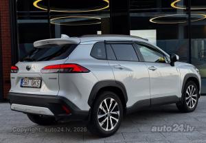 Белый Тойота Corolla Cross 2023 в Таллин, объемом двигателя 1.80 л и пробегом 29 тыс. км за 28500 €, фото 7 на AUTOMOTO.COM.LV