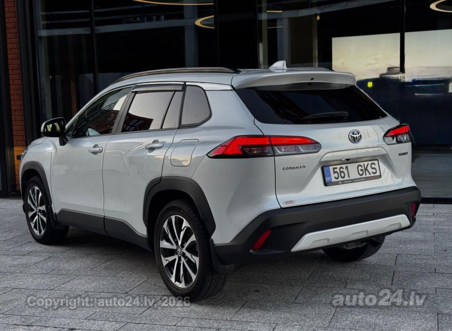 Белый Тойота Corolla Cross 2023 в Таллин, объемом двигателя 1.80 л и пробегом 29 тыс. км за 28500 €, фото 8 на AUTOMOTO.COM.LV