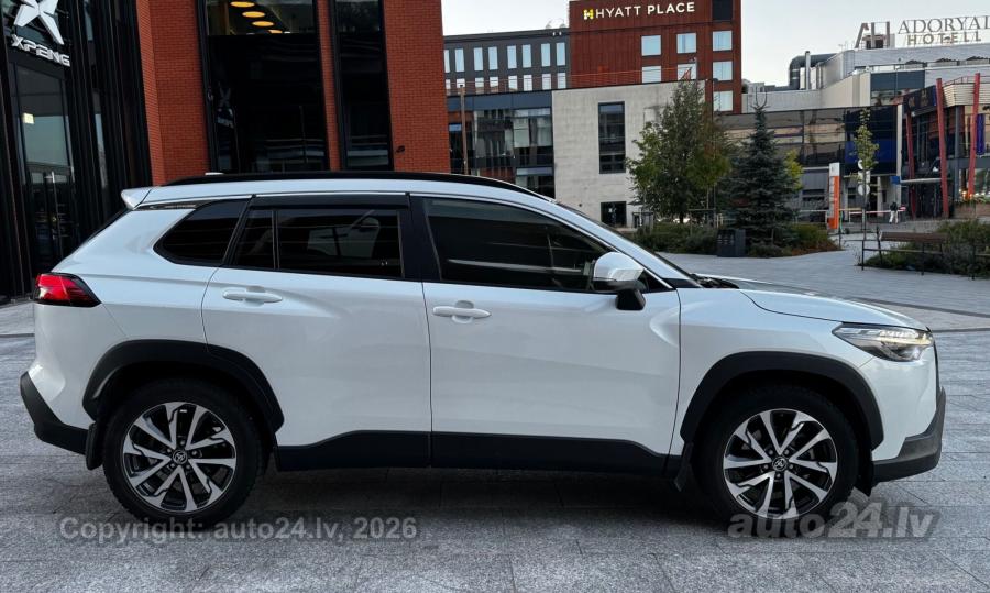 Белый Тойота Corolla Cross 2023 в Таллин, объемом двигателя 1.80 л и пробегом 29 тыс. км за 28500 €, фото 11 на AUTOMOTO.COM.LV